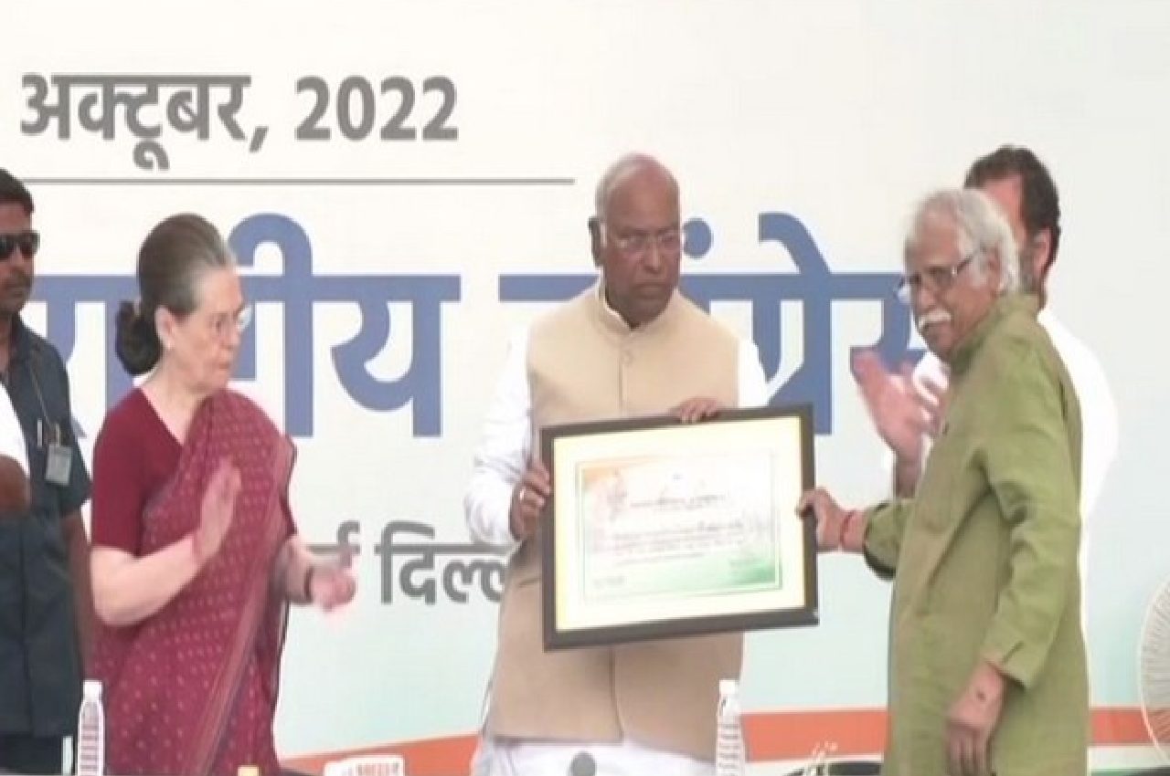 Kharge takes charge as the Cong President