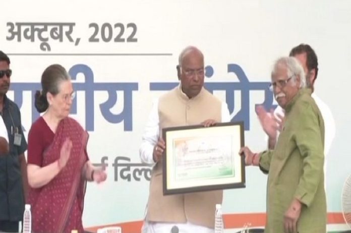 Kharge takes charge as the Cong President