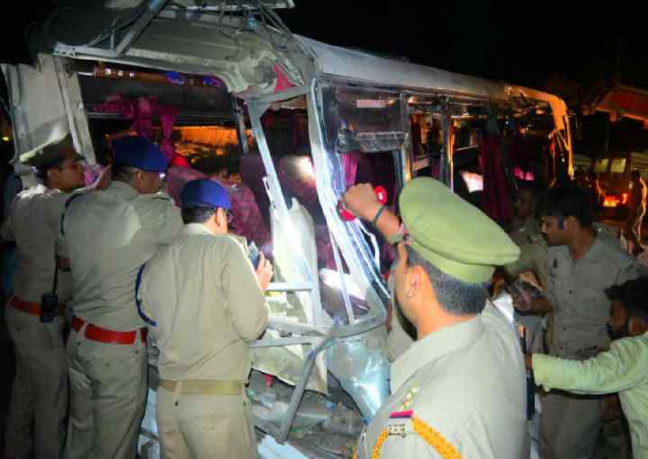 Seven die, 40 injured in a horrific road accident at Lucknow
