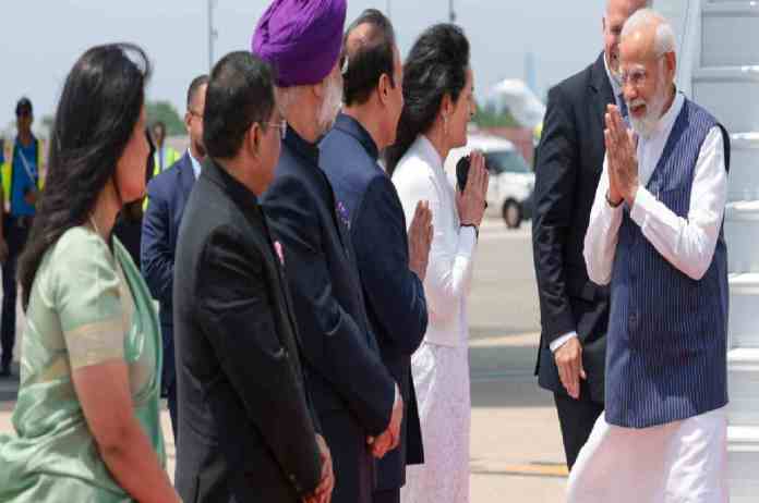PM Modi arrives in the US, Indian diaspora welcomes him