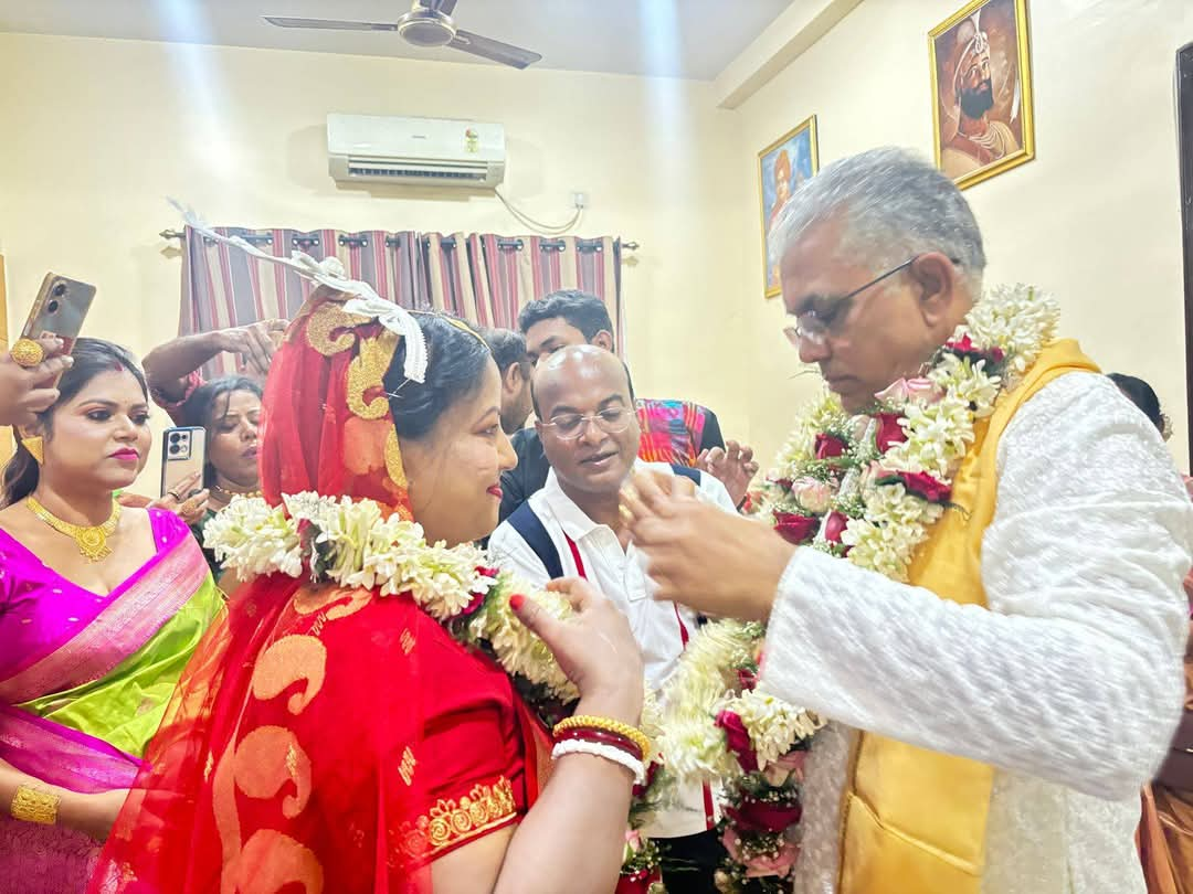 Dilip Ghosh Turns Groom At 61, Marries 50-Year-Old Rinku Majumdar – Here’s How The Couple Met ...