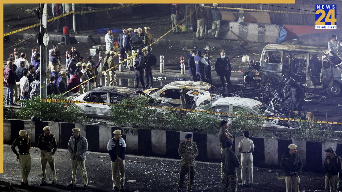 Delhi Blast Probe: Hotels raided in Paharganj, Daryaganj searched, 4 suspects detained News24